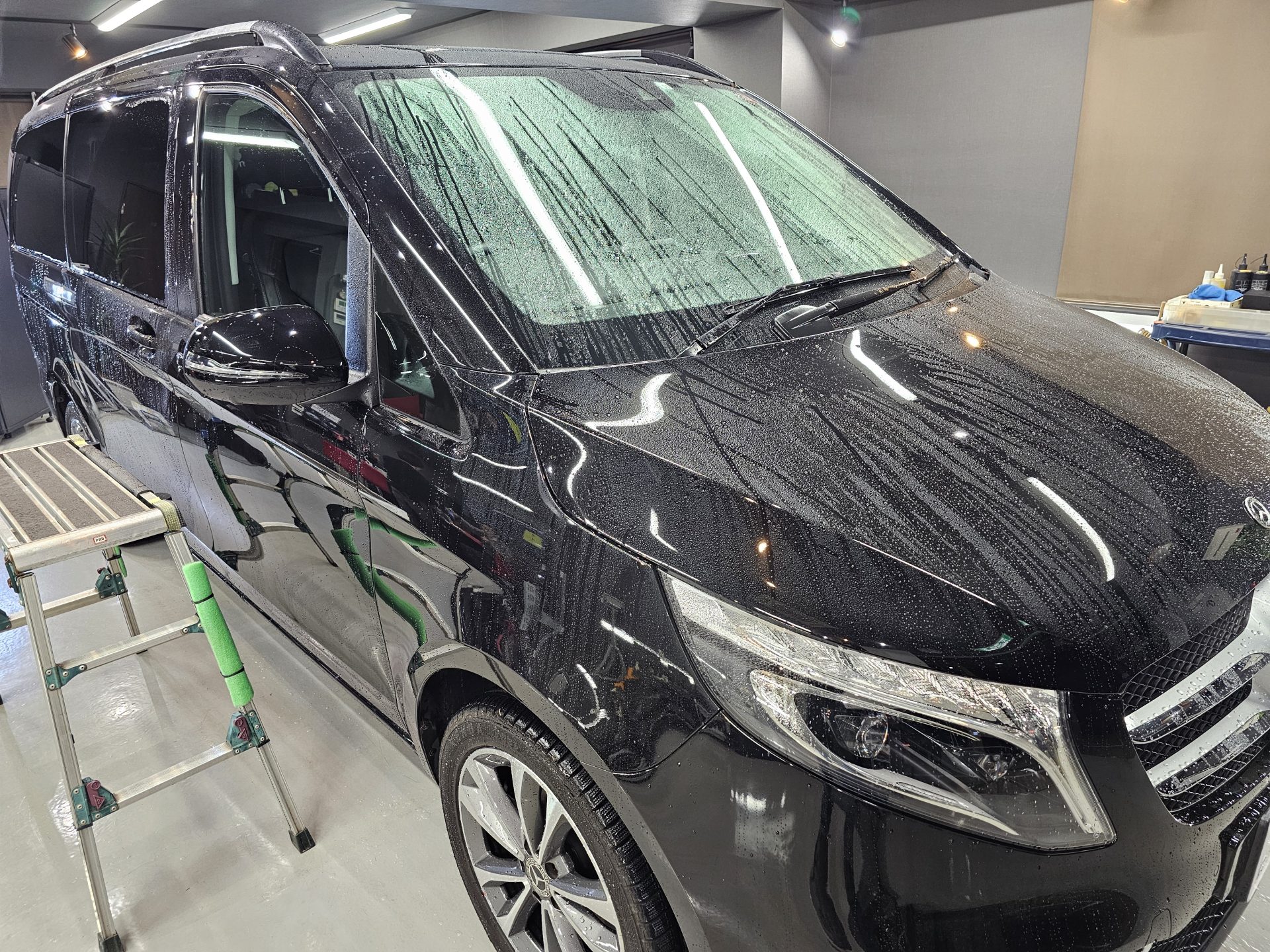 2023年式メルセデスベンツV200d 4Cプレミアムガラスコーティング・窓ガラス全面コーティング施工 横浜市磯子区 – 4C Detail ...